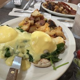 POPPIES RESTAURANT & DELI - Updated July 2025 - 372 Photos & 426 ...