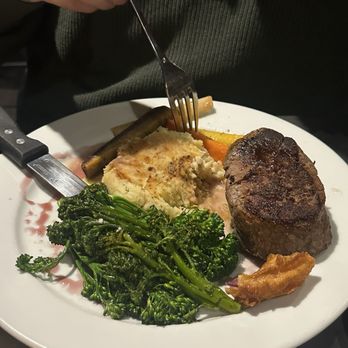 CLIFF DINING PUB - Updated May 2025 - 735 Photos & 657 Reviews - 12234 ...