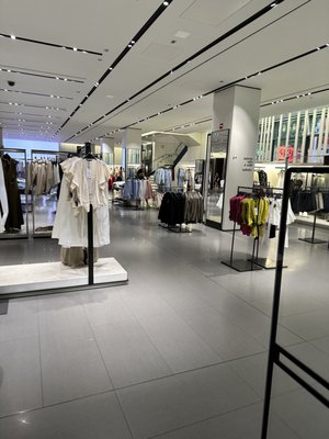 ZARA - Updated September 2025 - 63 Photos & 124 Reviews - 1 W Randolph ...