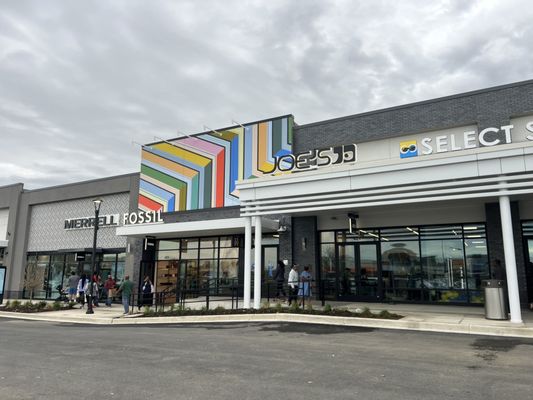 TANGER OUTLETS NASHVILLE - Updated January 2025 - 31 Photos & 20 ...