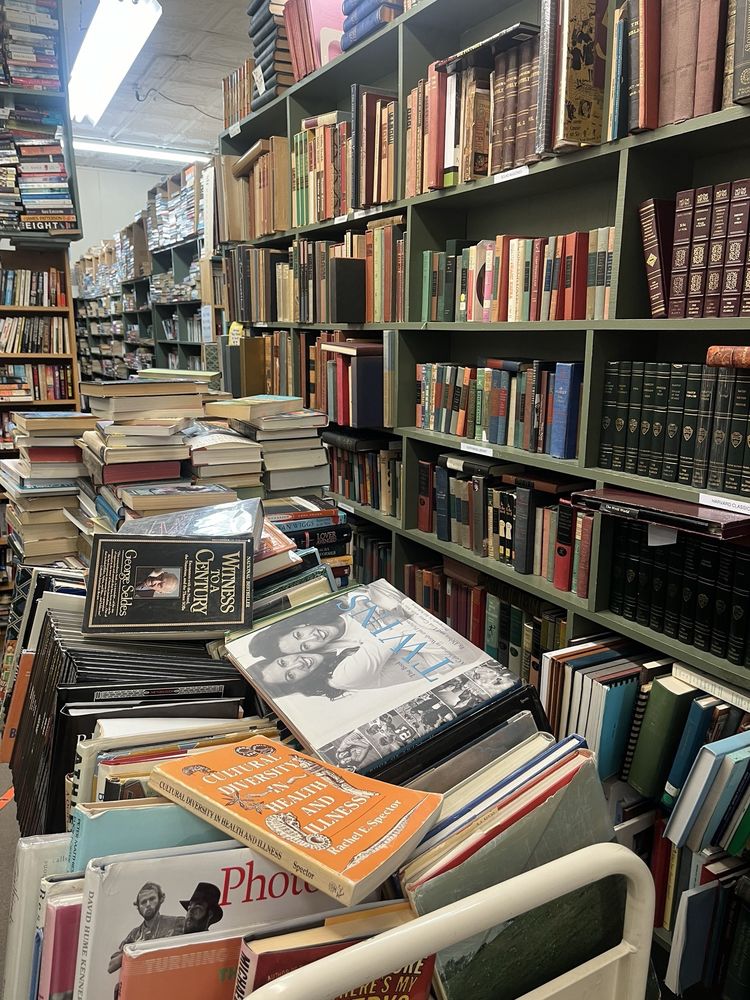 LOWRY’S BOOKS - Updated August 2025 - 10 Photos & 21 Reviews - 22 N ...