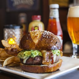 CLOVERLEAF TAVERN - Updated December 2025 - 1061 Photos & 1044 Reviews ...