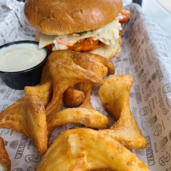 EL REGIO WING BAR - Updated March 2025 - 45 Photos & 32 Reviews - 15107 ...