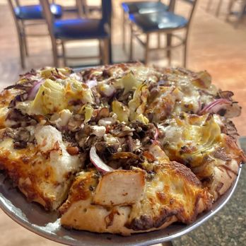 THE FIELDHOUSE PIZZA & PUB - Updated December 2025 - 136 Photos & 120 ...