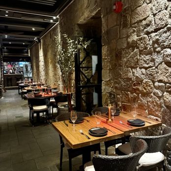 UMBRIA - Updated December 2025 - 165 Photos & 122 Reviews - 250 Hanover ...