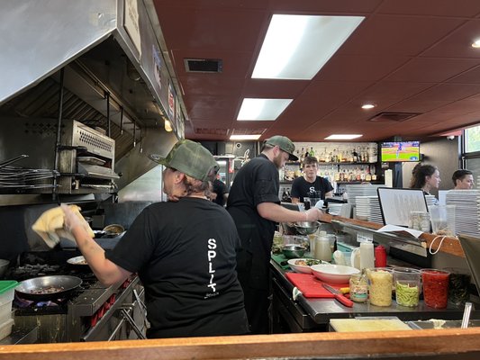 SPLIT SOCIAL KITCHEN - 84 Photos & 60 Reviews - 3021 E Sunshine St ...