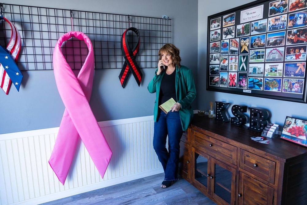 KING SIZE BOWS - Updated July 2025 - 129 Photos - 1713 Monrovia Ave ...