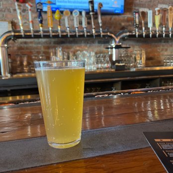 TAP ROOM - Updated October 2025 - 79 Photos & 44 Reviews - 206 Main St ...