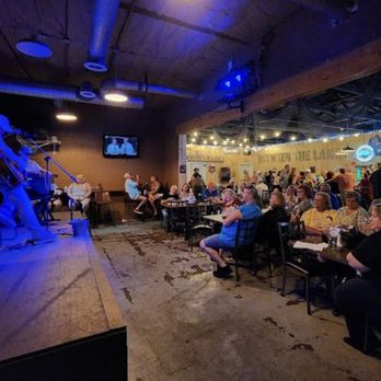 BETWEEN THE LAKES TAP HOUSE - Updated December 2025 - 14 Photos & 10 ...