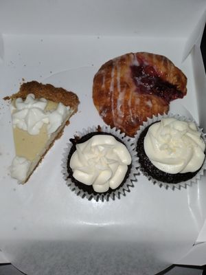 MERRY LITTLE BAKER - Updated January 2026 - 30 Photos & 11 Reviews ...