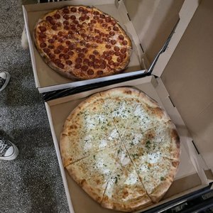LOOSIES PIZZA - 34 Photos & 64 Reviews - 300 E 4th St, Santa Ana, CA - Yelp