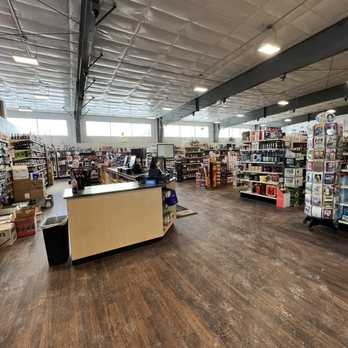 MEGA-BEV - Updated December 2025 - 14 Photos - 545 Lake Michigan Dr NW ...