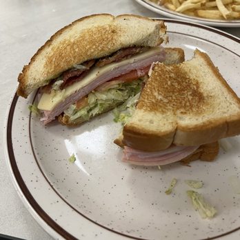 GOLD BURGER DINER - Updated December 2024 - 68 Photos & 74 Reviews ...