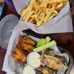 WINGZUP - Updated May 2025 - 483 Photos & 536 Reviews - 1000 E 41st St ...