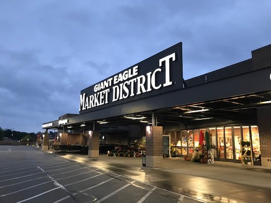 MARKET DISTRICT - Updated October 2025 - 51 Photos & 50 Reviews - 2687 ...