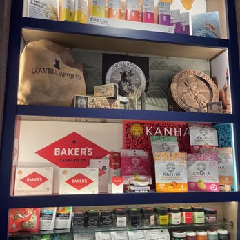 MEDITHRIVE CANNABIS DISPENSARY & DELIVERY - 320 Photos & 714 Reviews ...