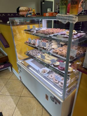 LEVEL 5 DONUTS - Updated November 2025 - 27 Photos & 12 Reviews - 2086 ...