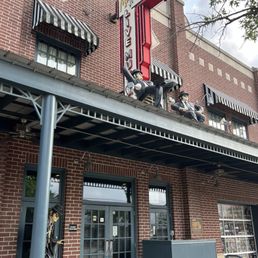 MAIN STREET CROSSING - Updated July 2025 - 75 Photos & 94 Reviews - 111 ...