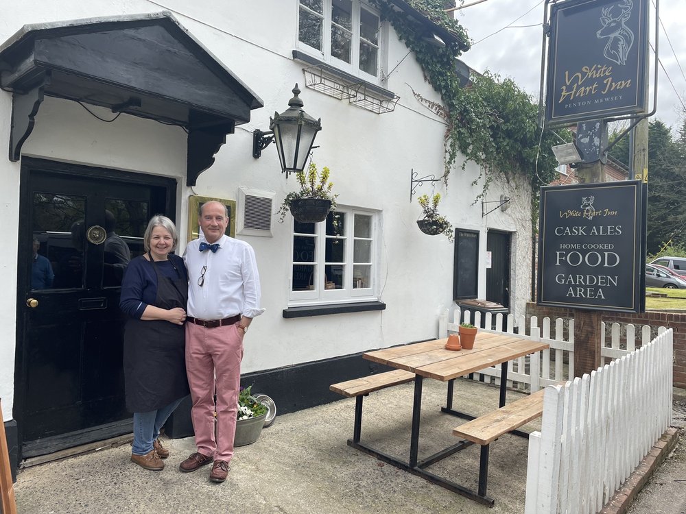 White Hart - Trusted Since 2008 - Updated July 2025 - Newbury Hill ...