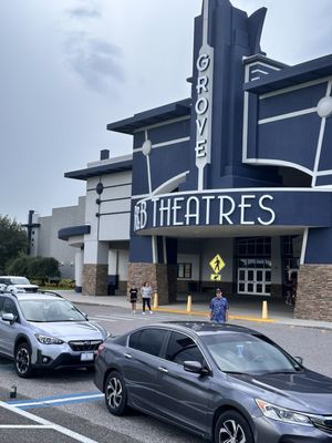 B&B THEATRES WESLEY CHAPEL THE GROVE 16 - Updated July 2025 - 86 Photos ...