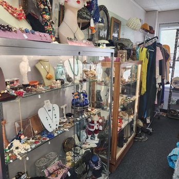 MIDTOWN ANTIQUES - Updated December 2025 - 21 Photos & 13 Reviews ...