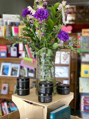 AVID READER - 41 Photos & 98 Reviews - 617 2nd St, Davis, California - Bookstores - Phone Number ...