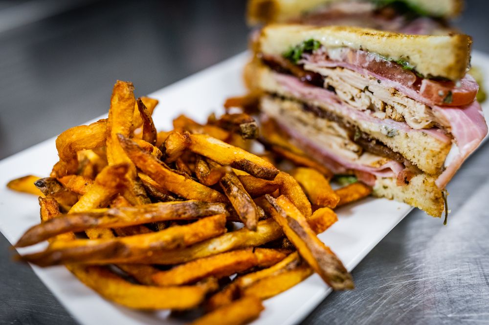 ROADIE JOE’S BAR & GRILL - 95 Photos & 70 Reviews - 213 W Main St ...