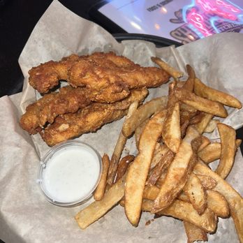 SHINDIGS COUNTRY KITCHEN BAR & STAGE - Updated April 2025 - 75 Photos ...