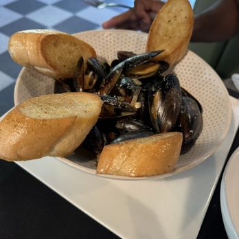 BONE-APPETITE - Updated January 2026 - 68 Photos & 77 Reviews - 309 Oak ...