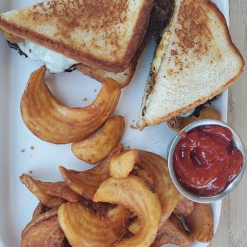 LIGHTHOUSE BEND - Updated October 2025 - 50 Photos - 190 Davis Rd, Cameron, Louisiana - Seafood ...