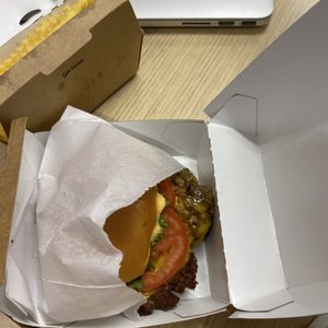 SHAKE SHACK WESTLAKE - Updated November 2024 - 26 Photos & 29 Reviews ...