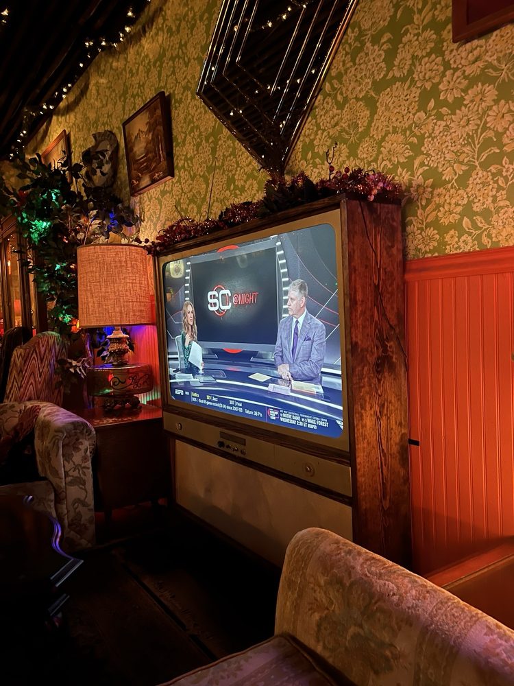 BEEZ KNEEZ - Updated December 2025 - 56 Photos & 43 Reviews - 610 ...