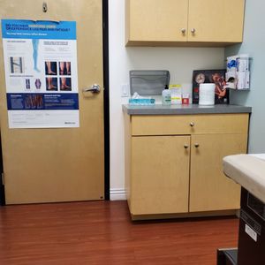 SAMAN FAKHERI, MD - Updated October 2025 - 46 Reviews - 17075 ...