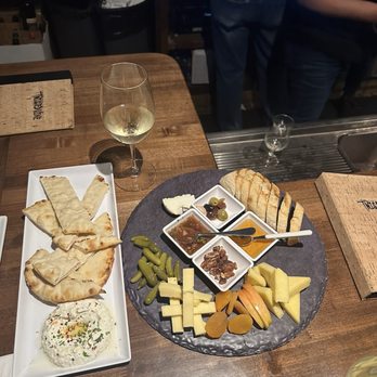 TWISTED VINE - Updated April 2025 - 1206 Photos & 1324 Reviews - 127 W ...