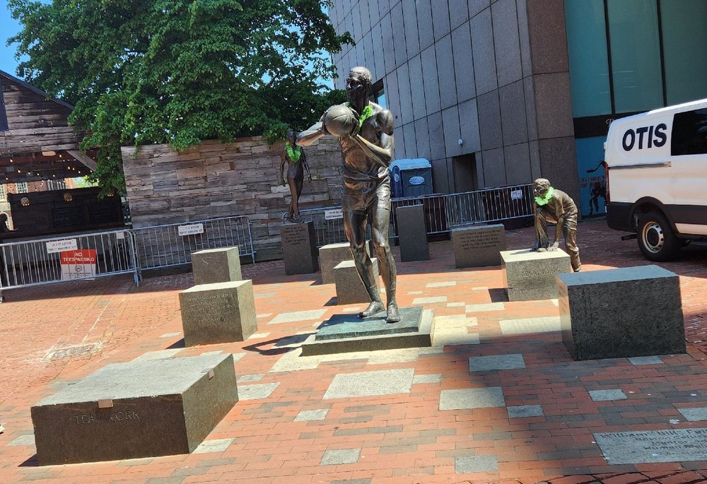 BILL RUSSELL STATUE - Updated October 2025 - 10 Photos - 1 City Hall ...