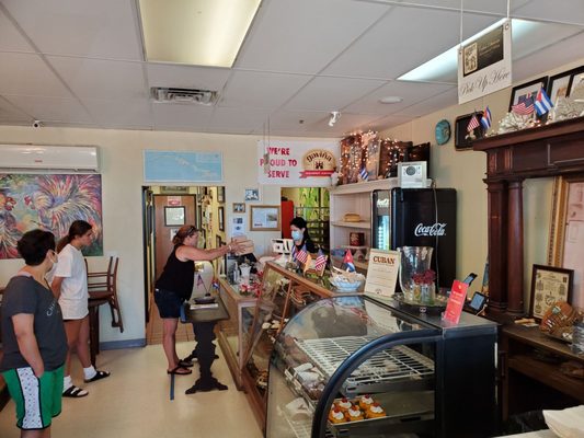 INTERNATIONAL BAKERY CUBAN DULCERIA - Updated May 2024 - 382 Photos ...