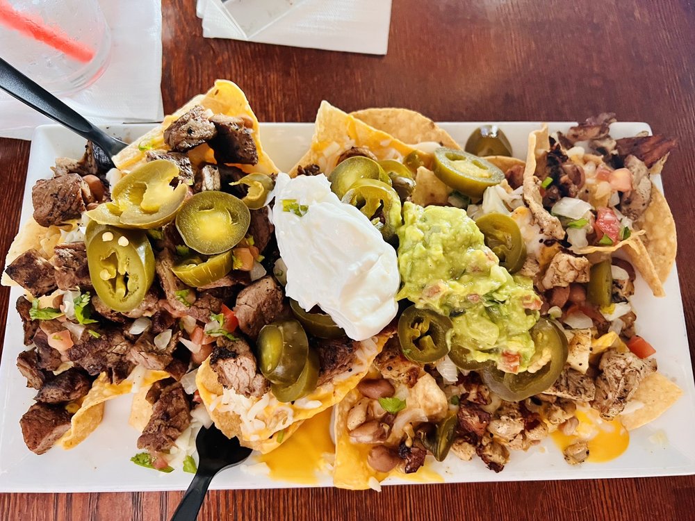 IGUANAS BAR - Updated July 2024 - 178 Photos & 259 Reviews - 8528 ...