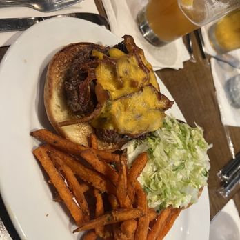 RUSTY BUCKET RESTAURANT & TAVERN - Updated October 2024 - 206 Photos ...