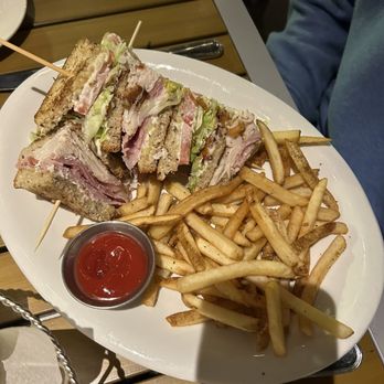 CAP CITY FINE DINER AND BAR - Updated May 2024 - 664 Photos & 796 ...