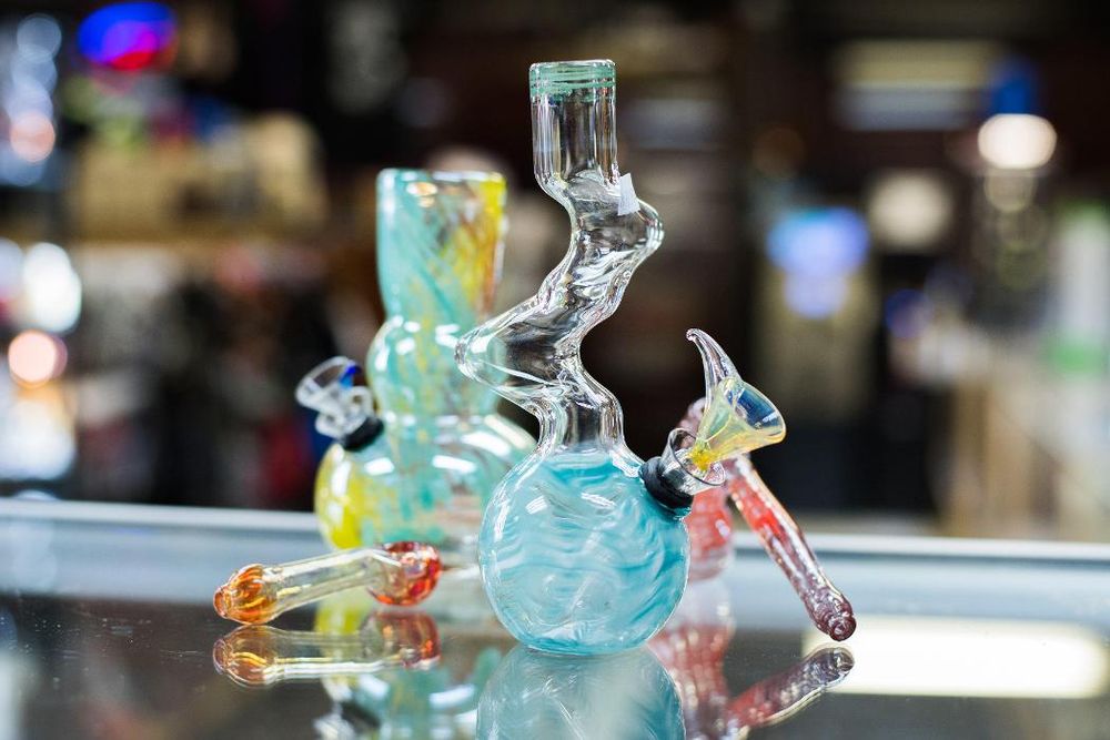 ROLL N’ SMOKE - Updated June 2025 - 11 Reviews - 4808 S Louise Ave ...