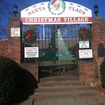 CARL BOZENSKI’S CHRISTMAS VILLAGE - Updated December 2025 - 31 Photos ...