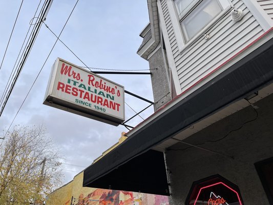 MRS. ROBINO’S RESTAURANT - Updated November 2024 - 151 Photos & 277 ...