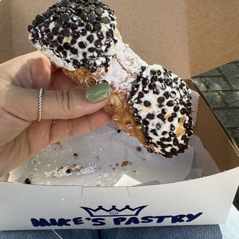 MIKE’S PASTRY - Updated June 2024 - 7646 Photos & 8921 Reviews - 300 ...