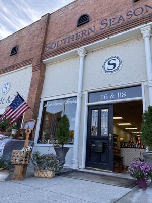 SOUTHERN SEASONS - Updated September 2024 - 21 Photos - 118 Broad St ...