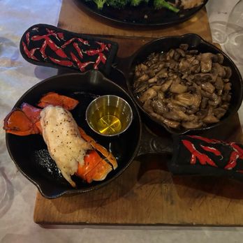 CAST IRON CHEF CHOP HOUSE & OYSTER BAR - Updated July 2024 - 734 Photos ...