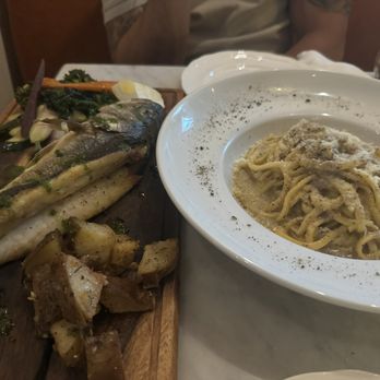 ROMAN WOLVES - Updated November 2024 - 525 Photos & 331 Reviews - 1980 ...