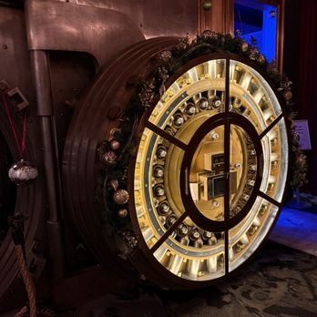 VAULT - Updated December 2025 - 289 Photos & 115 Reviews - 2017 9th St ...