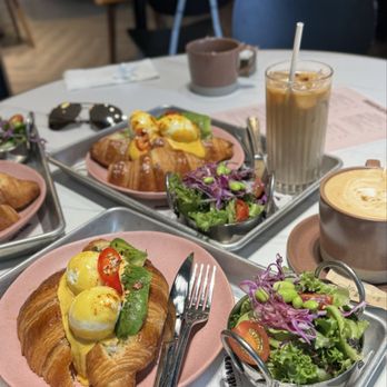 BREADY CAFE - Updated December 2025 - 56 Photos & 20 Reviews - 130 King ...