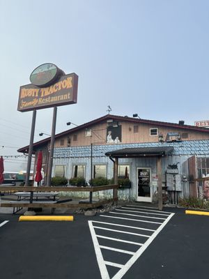 RUSTY TRACTOR FAMILY RESTAURANT - Updated August 2024 - 145 Photos ...