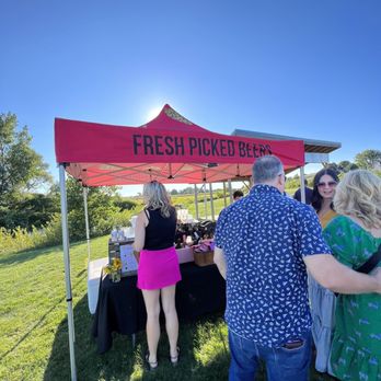 ED DUNNEBACK AND GIRLS FARM MARKET - Updated December 2025 - 306 Photos ...